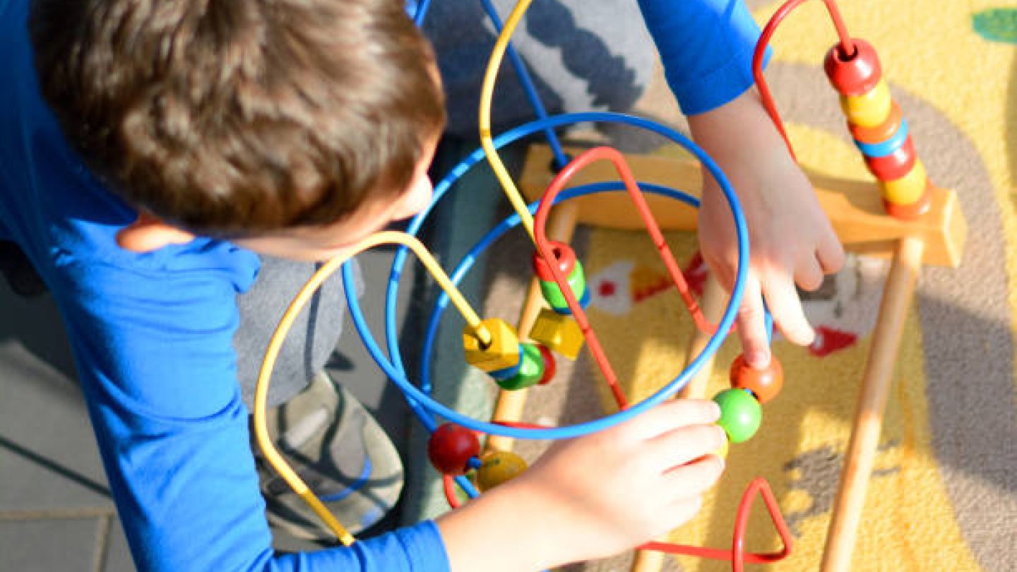 Массовый побег в спецшколе ВКО: подростки обморозили руки в уличном туалете