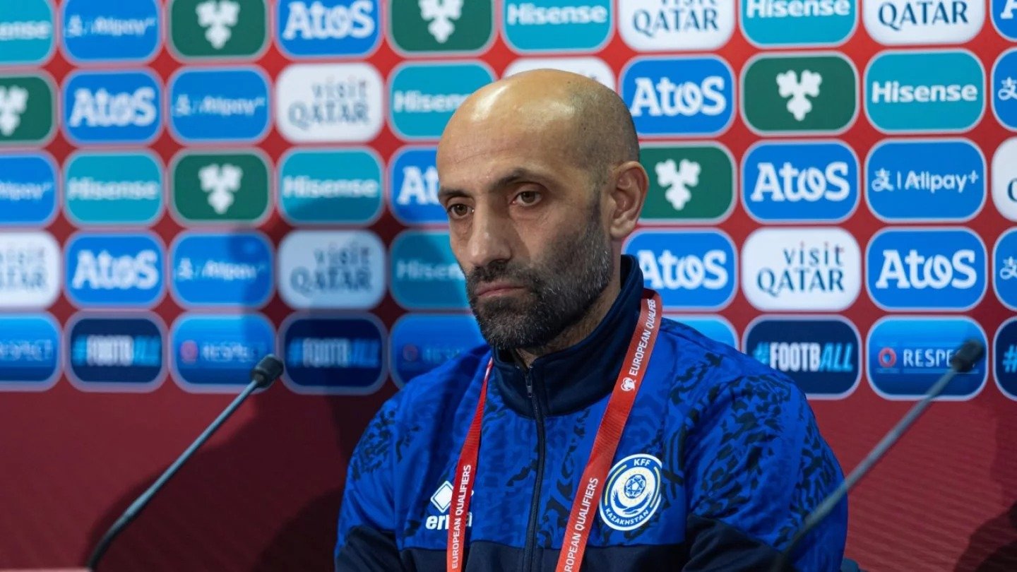 Тренер футбольной сборной Казахстана Али Алиев требовал от клуба ...