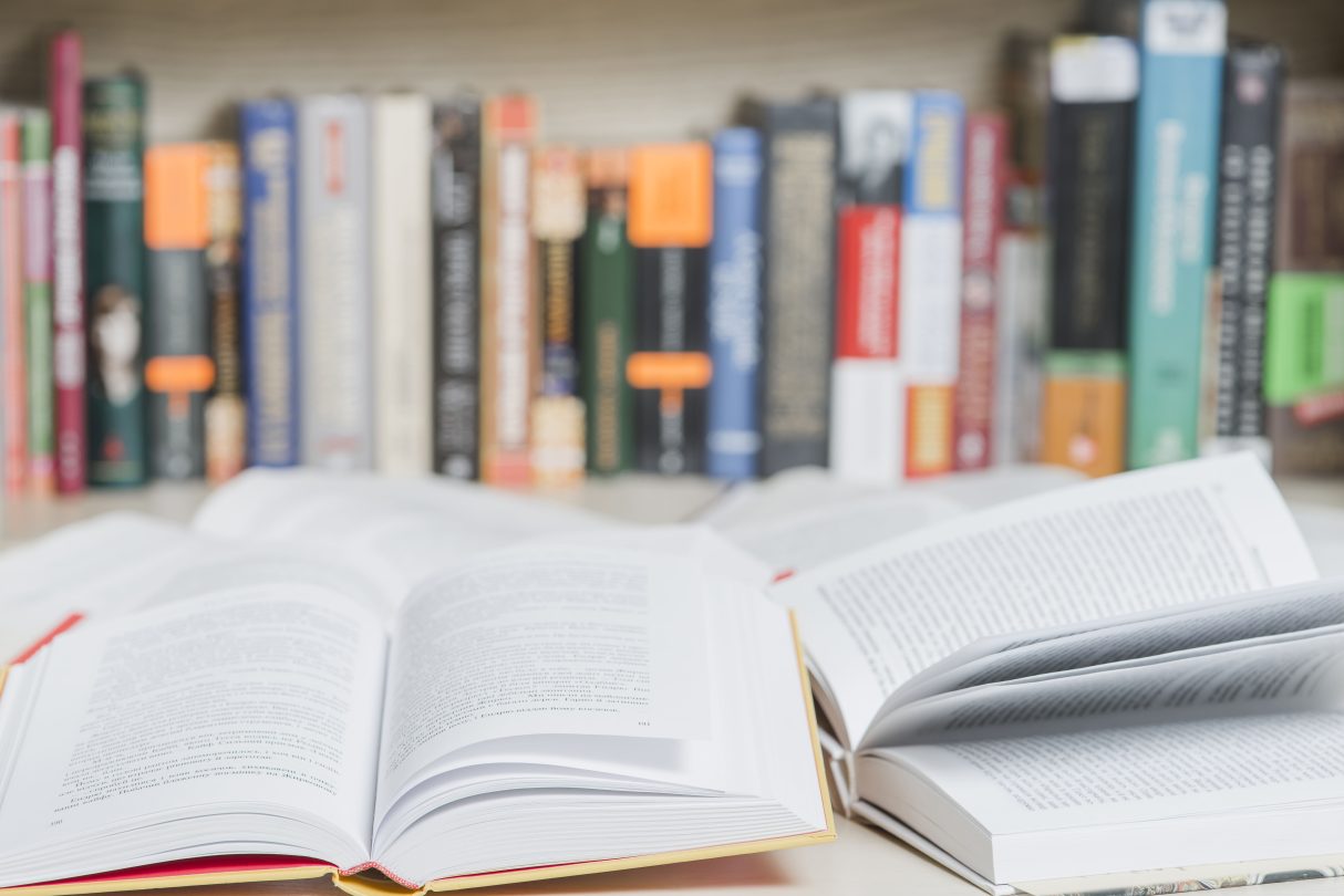 В Минпросвещения рассказали, кто проводит экспертизу школьных учебников ...